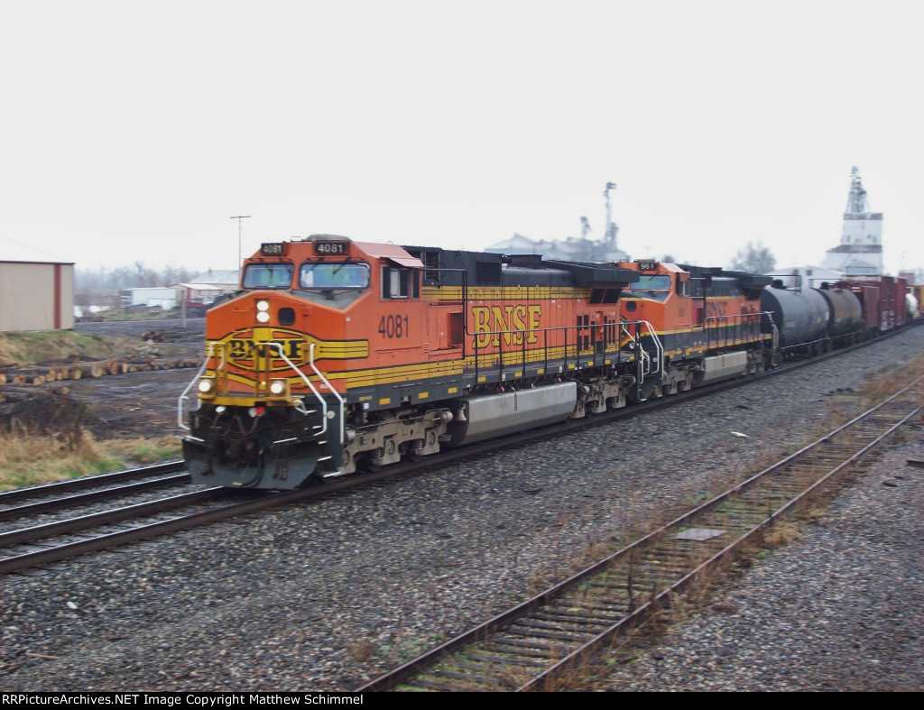 BNSF 4081 & BNSF 961